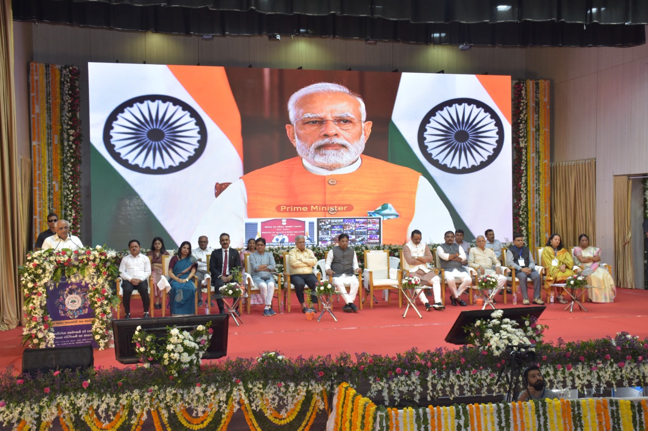 PMJAY-MA કાર્ડના 50 લાખ લાભાર્થીઓને આયુષ્માન પીવીસી કાર્ડ આપવાના મહાઅભિયાનનો શુભારંભ, PMએ ...